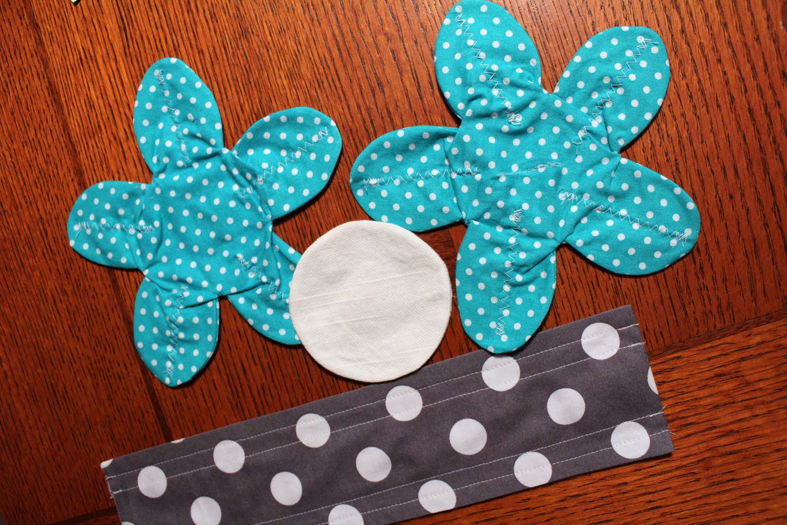 Anthropologie Inspired Toddler Bed Comforter Tutorial