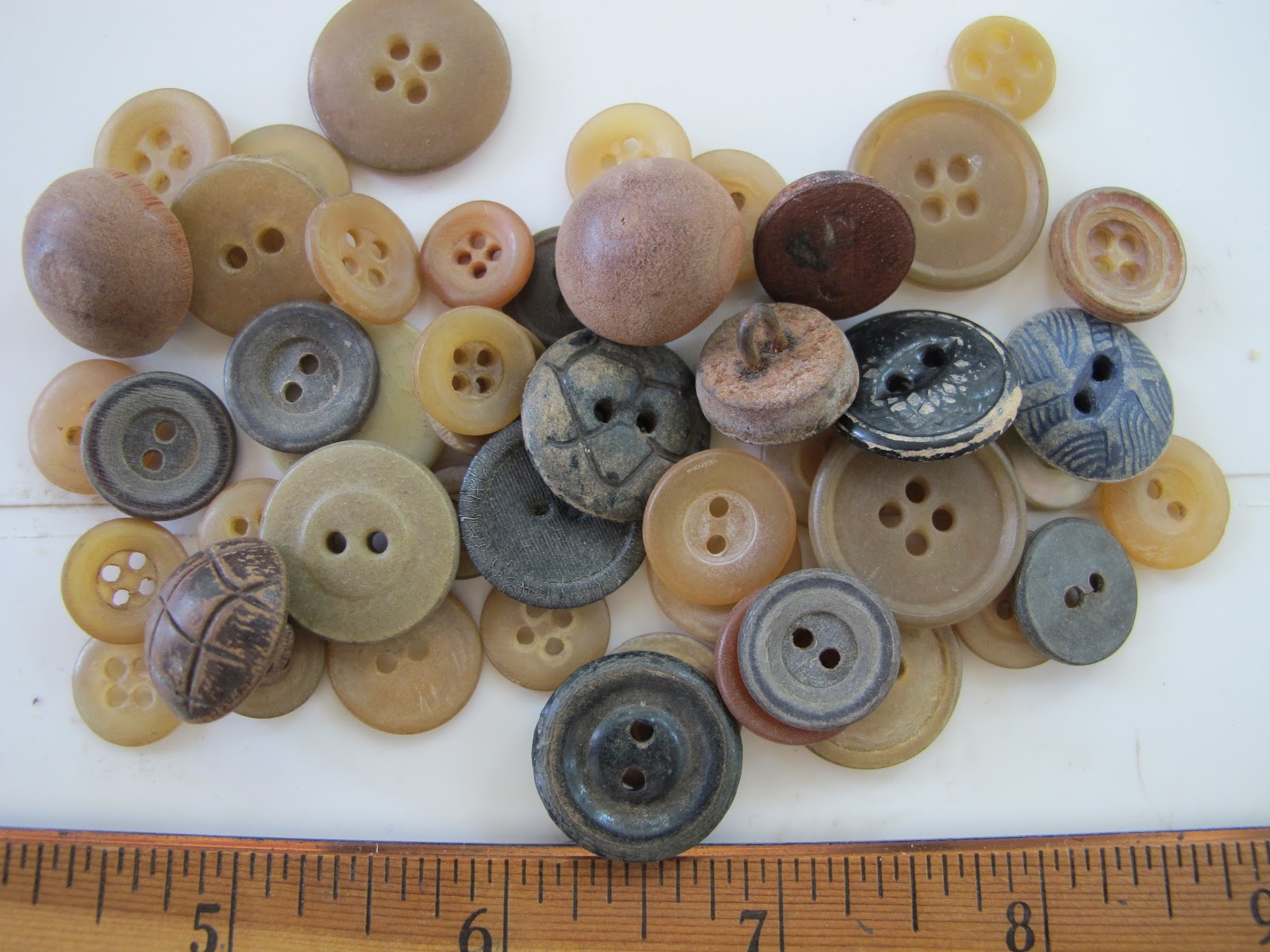 Buttons-n-Books: Antique/Vintage Buttons (all photos and text © Maureen ...