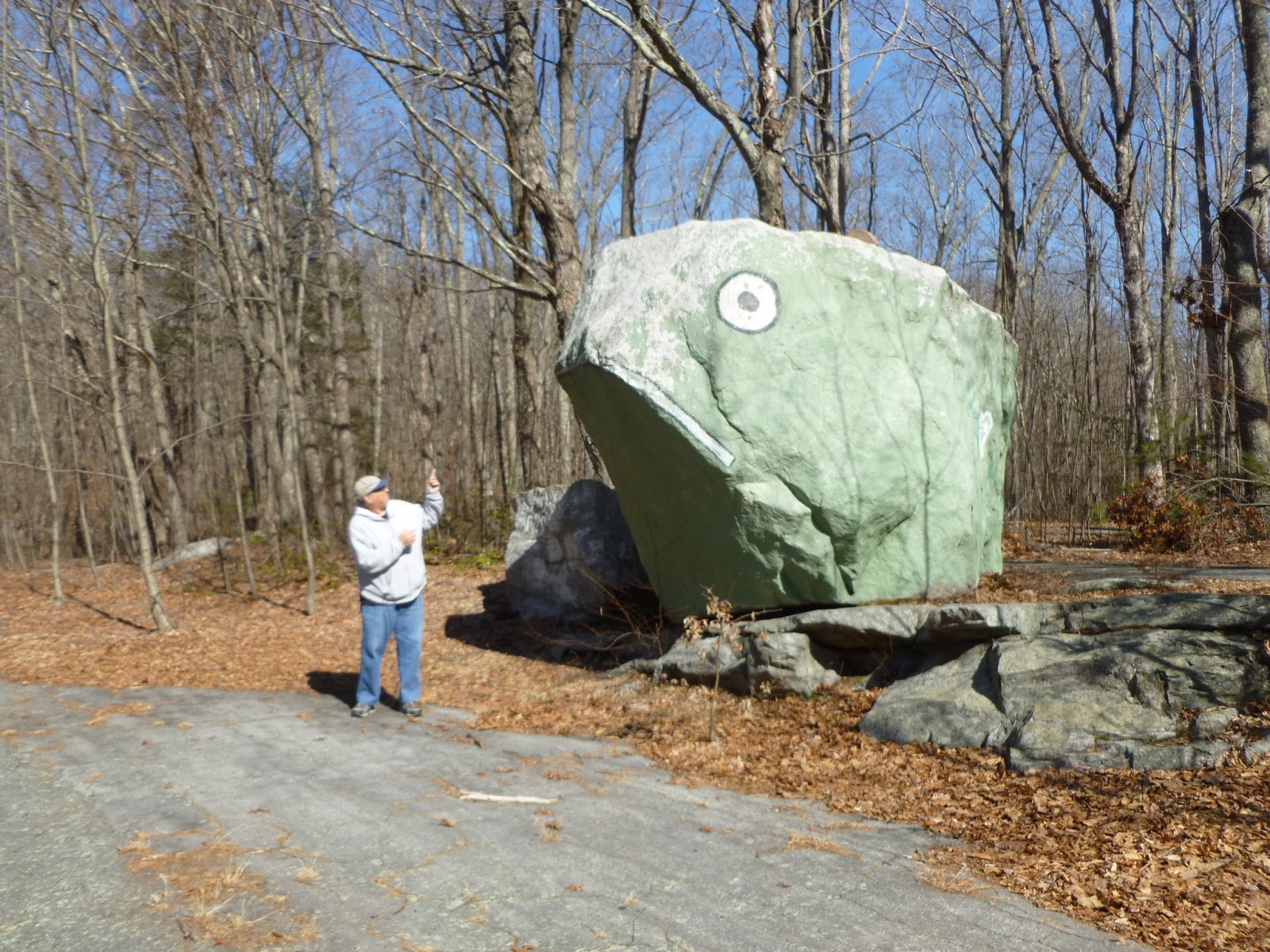 Photo-ops: Roadside Attraction/Zippy The Pinhead Location: Frog Rock ...