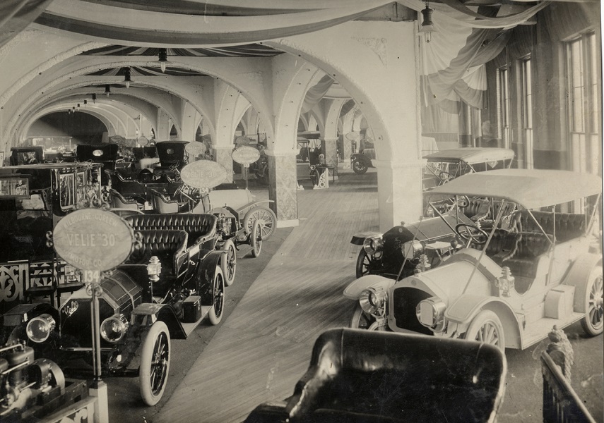 American Auto Emblems: VELIE