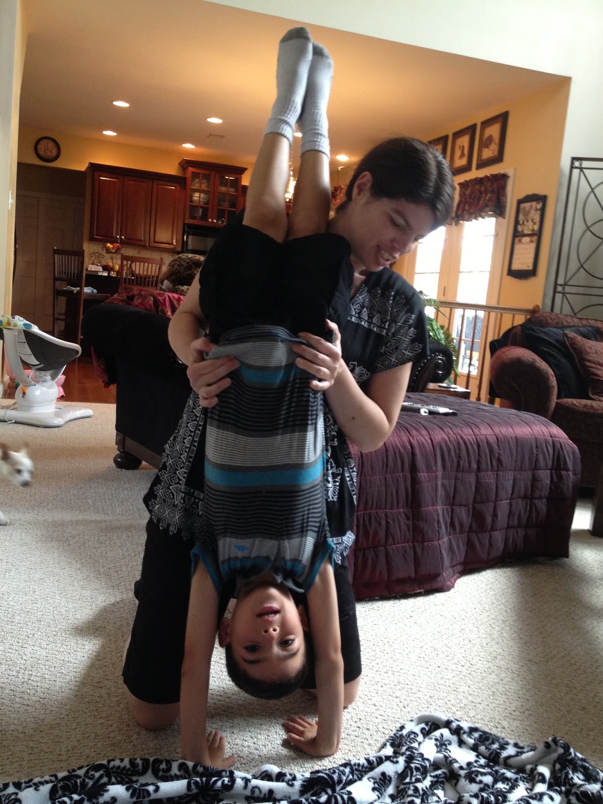The Covarrubias Family: Handstand time!