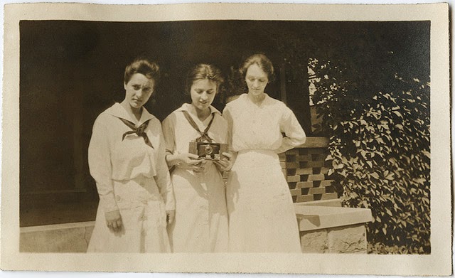 Interesting Vintage Photos of People Posing With Their Old Cameras ...