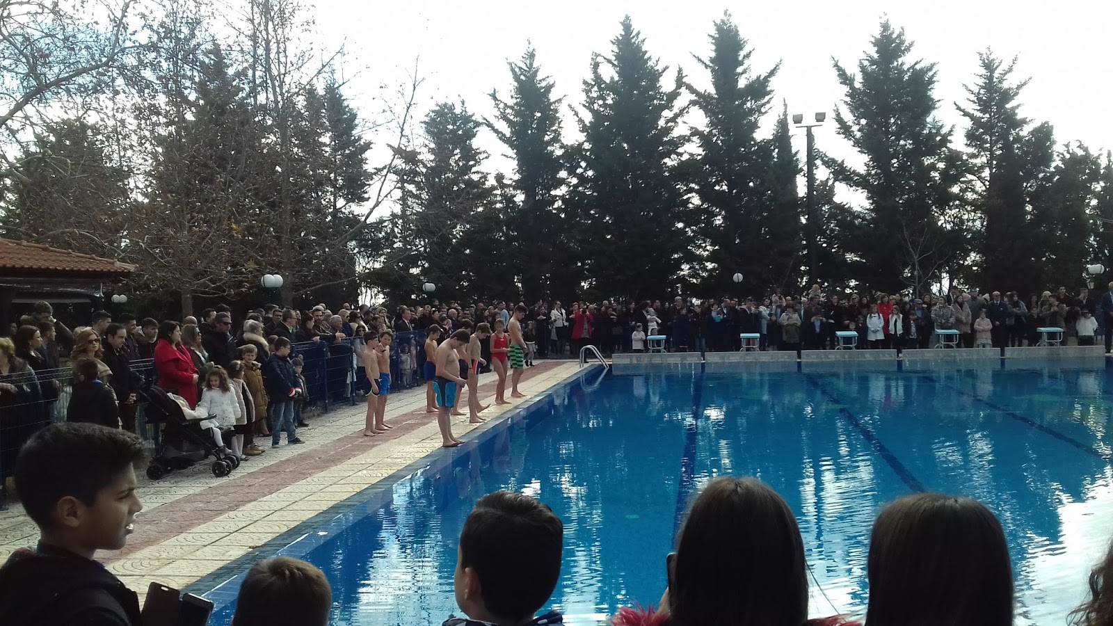 ΚΟΛΙΝΔΡΙΝΑ ΜΑΣΛΑΤΙΑ: Πραγματοποιήθηκε η κατάδυση του Τιμίου Σταυρού στο ...