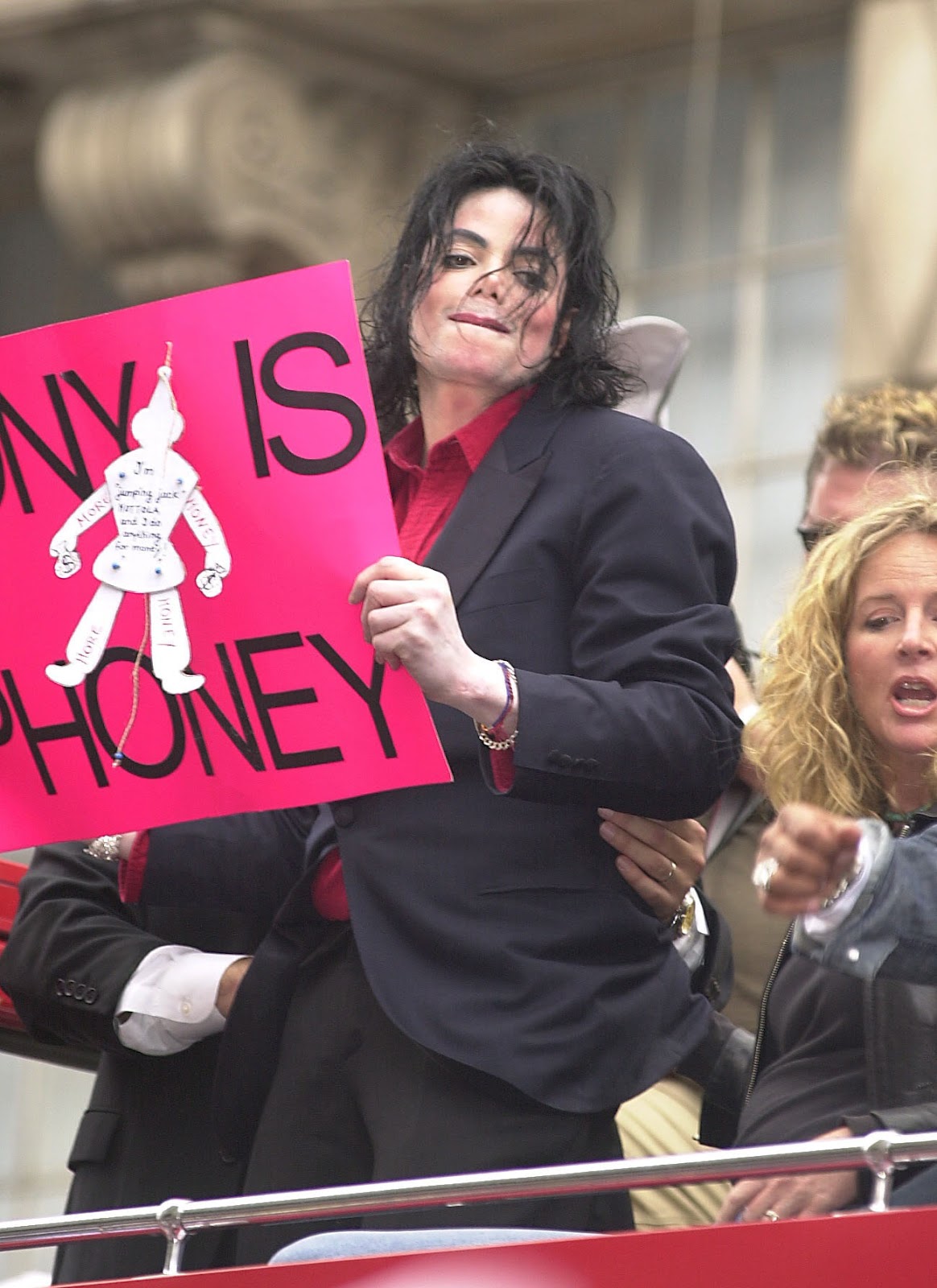 [FOTOS] Michael Jackson fora Sony Music em Londres | 17 de Junho de ...