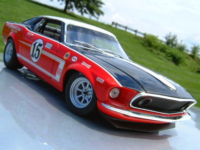 Diecast 1/18: Ford Mustang 1969 BOSS 302 Parnelli Jones #15 Trans-Am par Welly/GMP