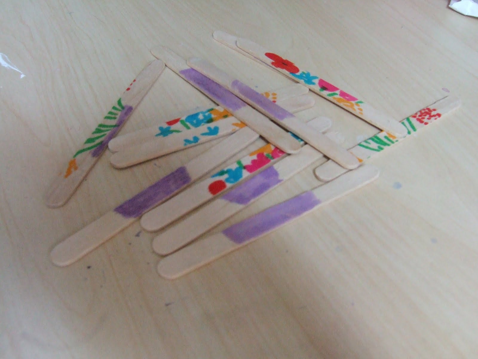 easy and fun crafts for kids: Popsicle stick puzzles