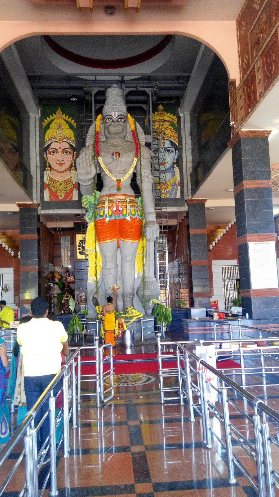 Single rock Hanuman statue, Adakamaranahalli