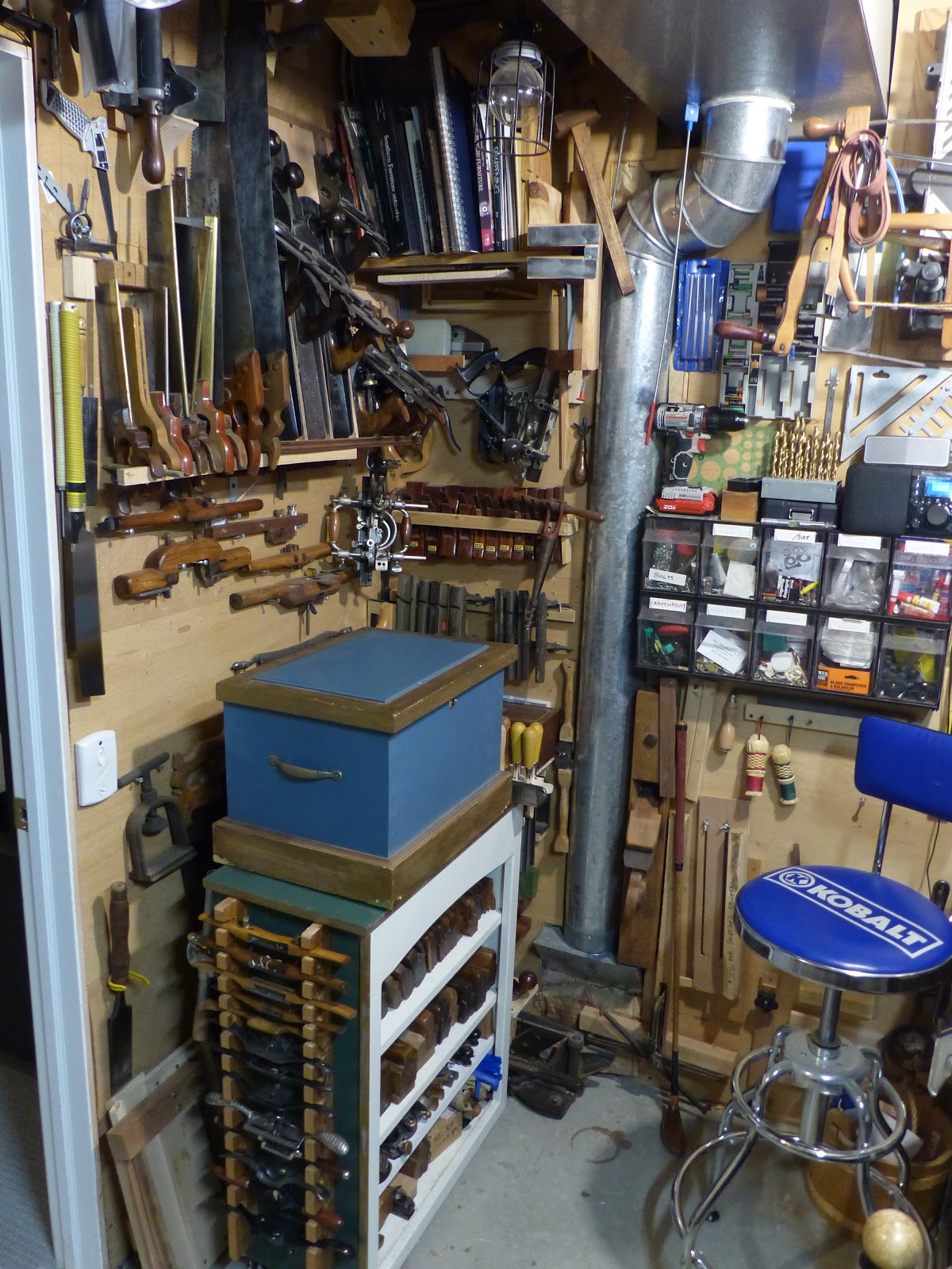 Enjoying Woodworking in a Tiny Shop Even More (VR Tour)