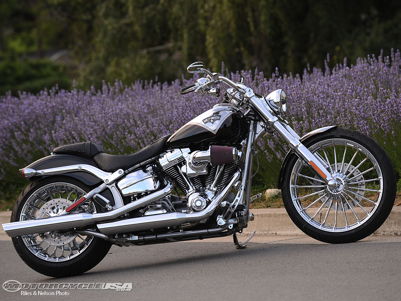 Racing Cafè: Harley-Davidson FXSBSE CVO Breakout 2013 #1