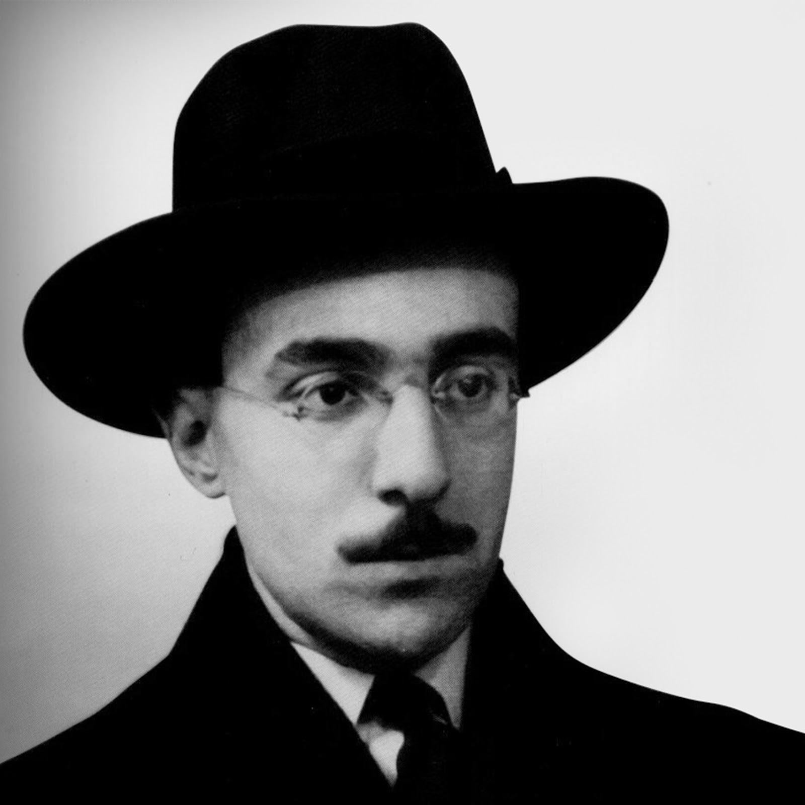Blog do Castorp: Fernando Pessoa - A criança que fui chora na estrada