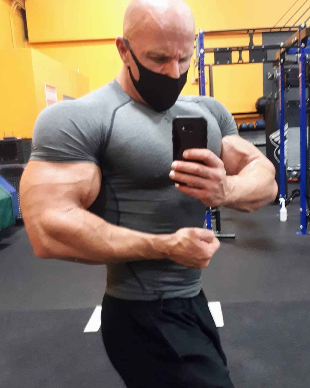 Johnny Cruise (Gary Coughlan)