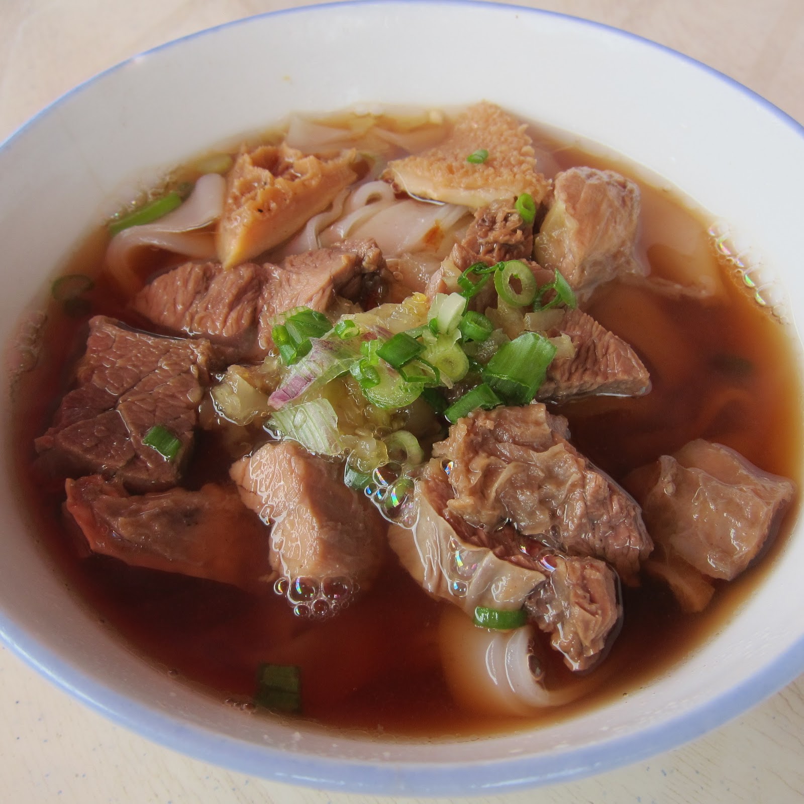 Review of Kuang Fei Tangkak Beef Noodles in Tangkak Johor 东甲牛腩面 |Tony ...