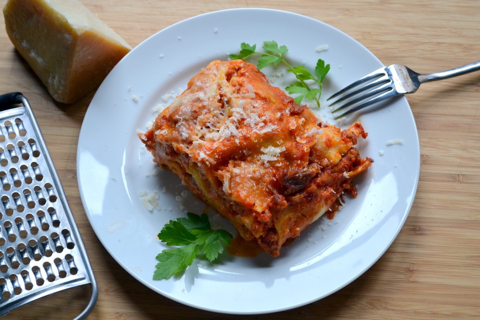Hardly Housewives: Slow Cooker Lasagna