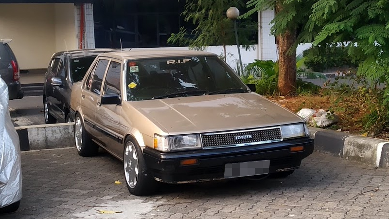 Toyota Corolla GL AE80 & SE Saloon EE80
