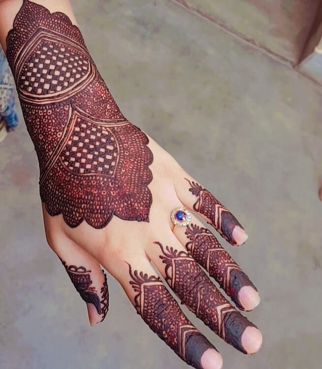 Stylish mehandi design