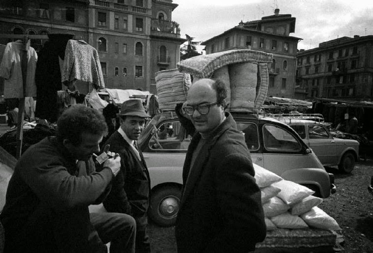 60 Amazing Photographs That Capture Street Scenes of Rome, Italy in the ...