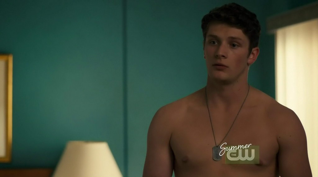 Brett Dier Shirtless in the L.A. Complex s2e06 - Shirtless Men at groopii