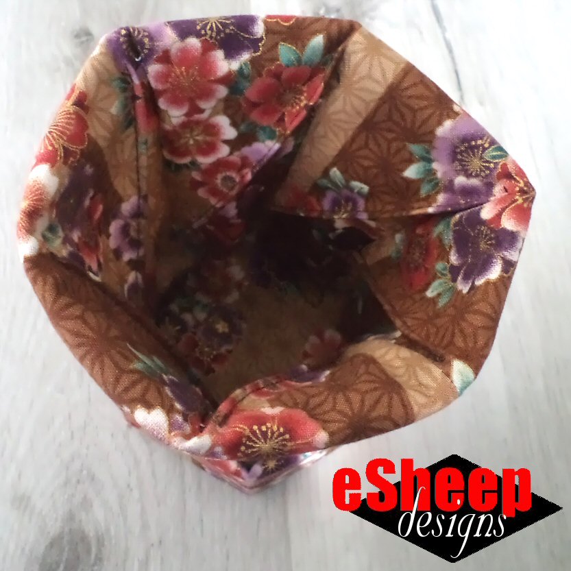 eSheep Designs: Self-Closing Fabric Origami Twist Box