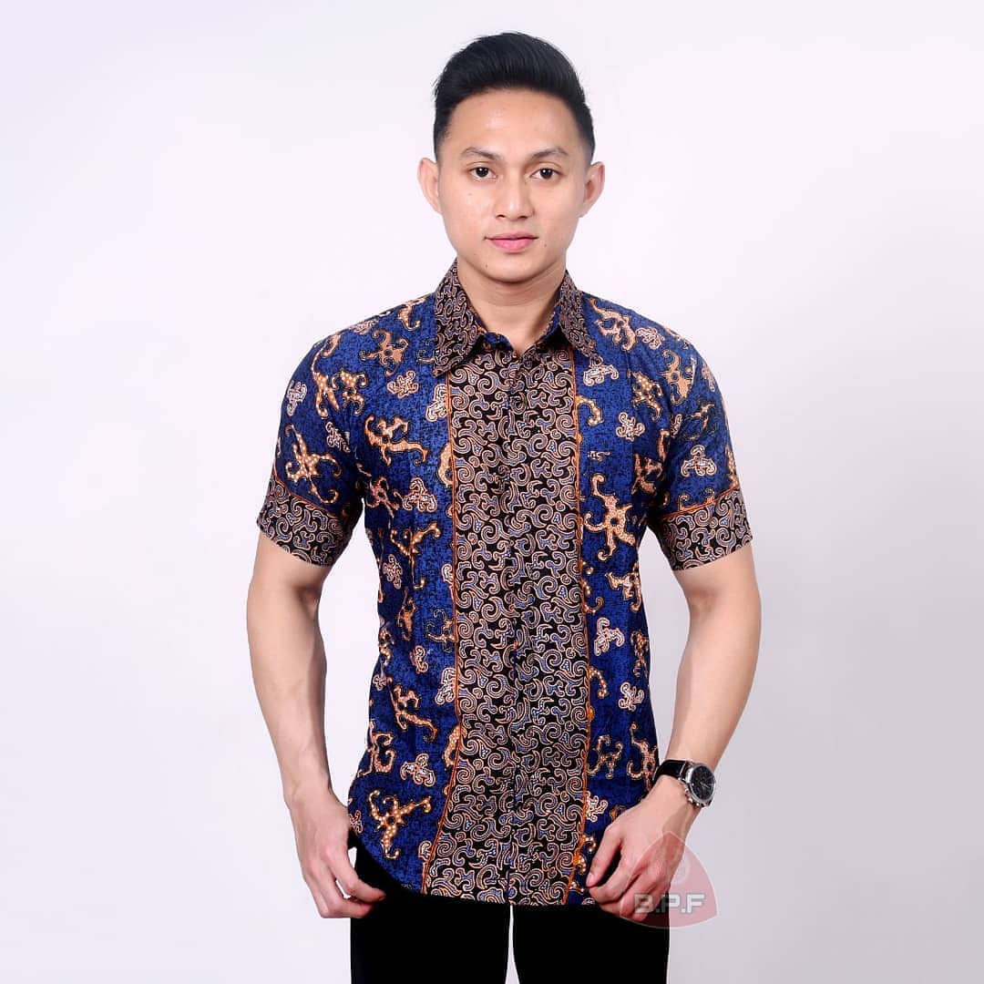 Model Batik Pria Kombinasi Polos Lengan Panjang Dan Pendek Terbaik 2020 ...