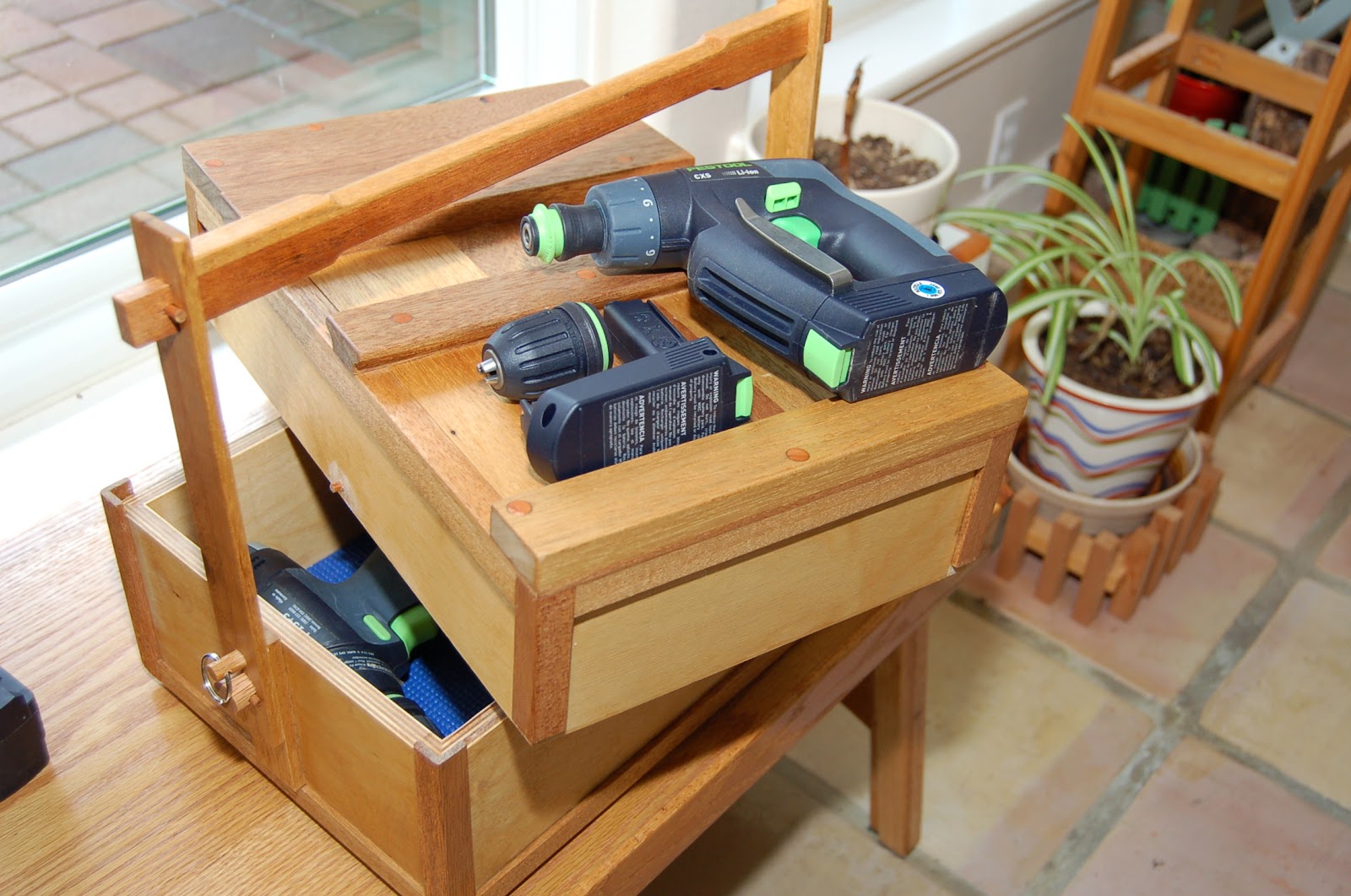 Woodworks Made Easy: A Japanese Tool Box