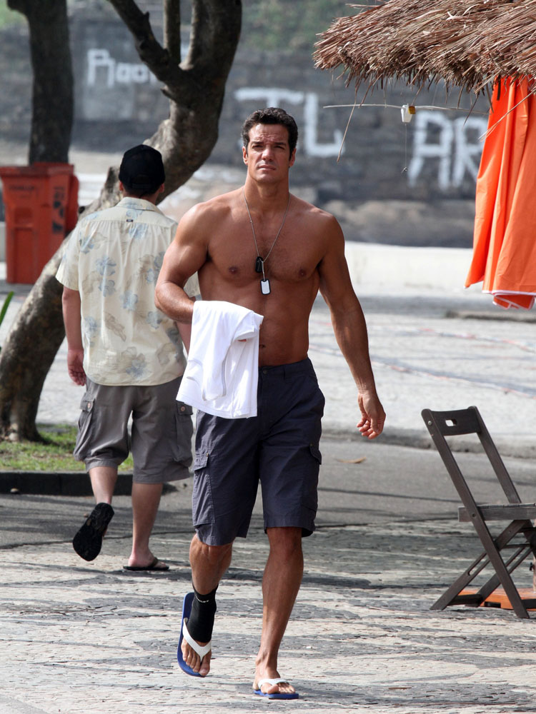 Straight Jock Feet: Brazilian Jiu Jitsu stud Carlos Machado feet...