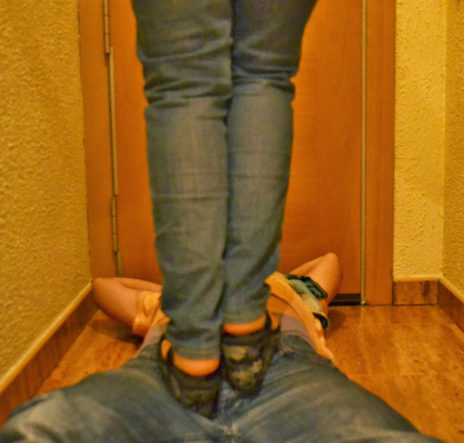 crushandtrampling: Trampling wedge flip-flops and jeans