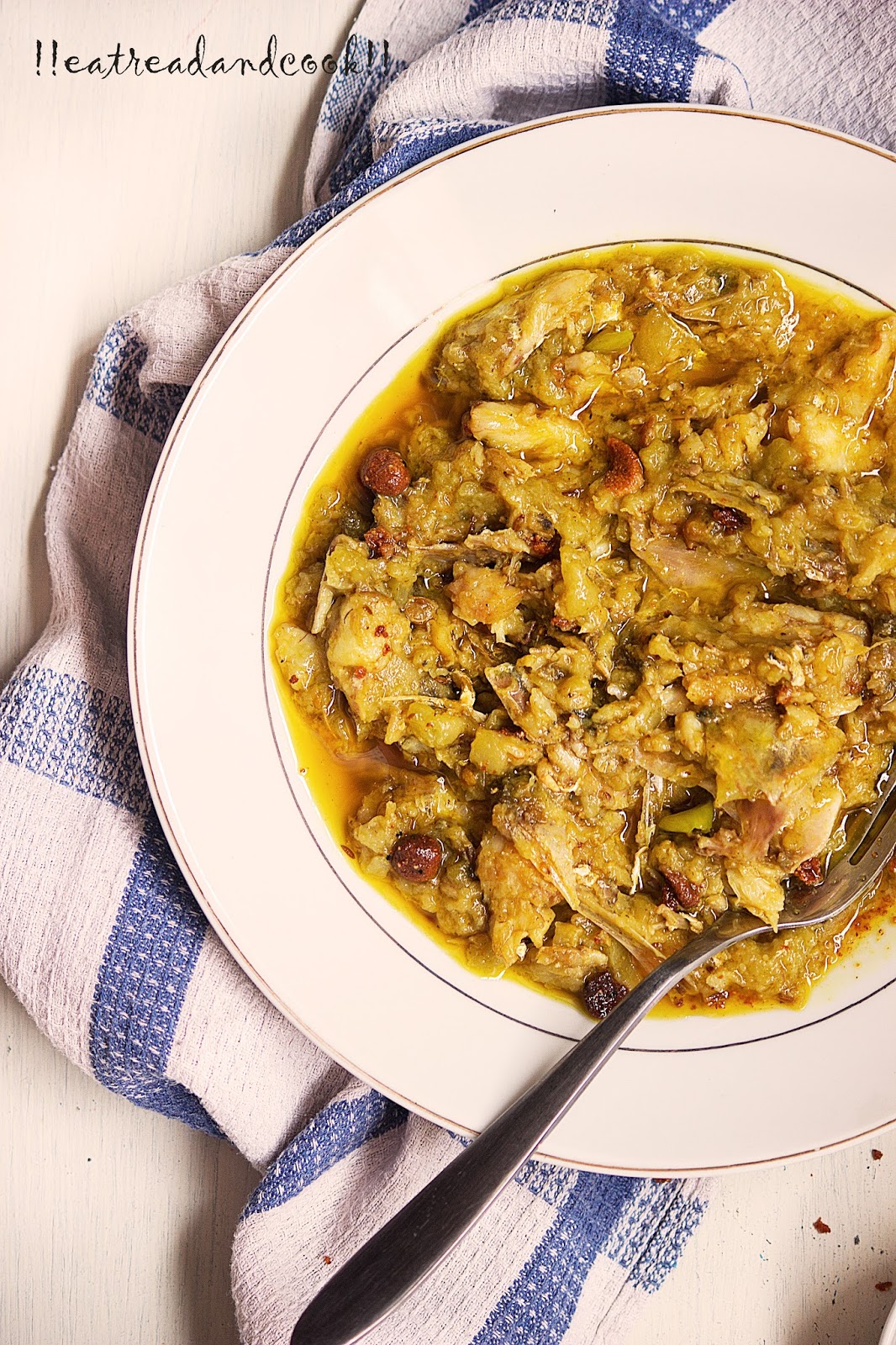 Macher Matha Diye Lau Ghonto / Bengali Bottle Gourd Curry with Fish Head