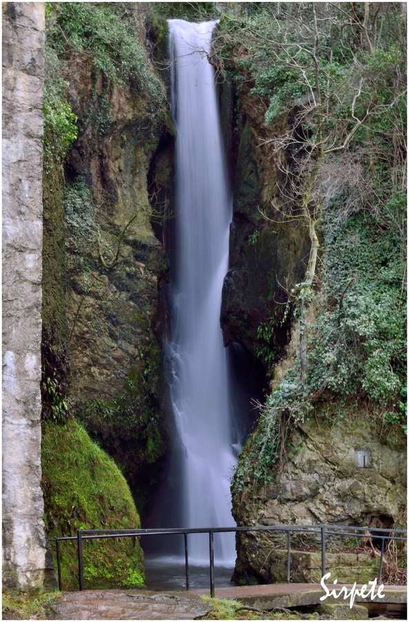 Sirpete's Pic's: Dyserth, village and falls.