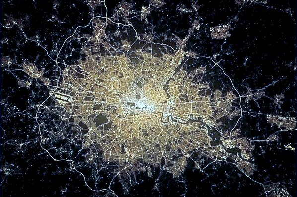 Time Present and Time Past: From City to Metropolis: The Historic ...