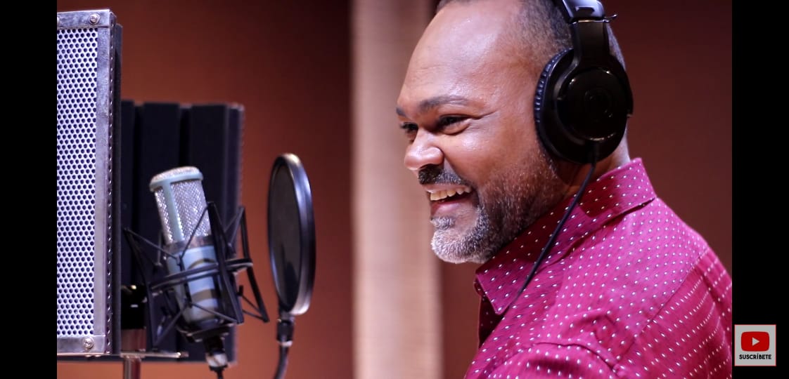 Félix Manuel ahora le canta a las "Bendecidas - Al Paso de los Famosos