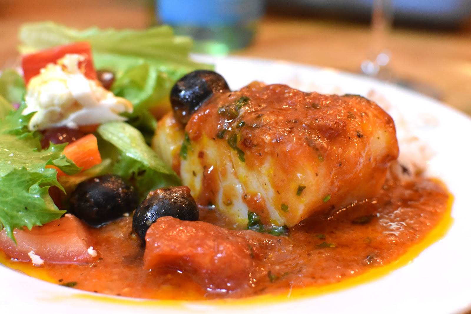 Læknirinn í eldhúsinu : Dásamlegur saltfiskur í hvítlaukstómatsósu með ...