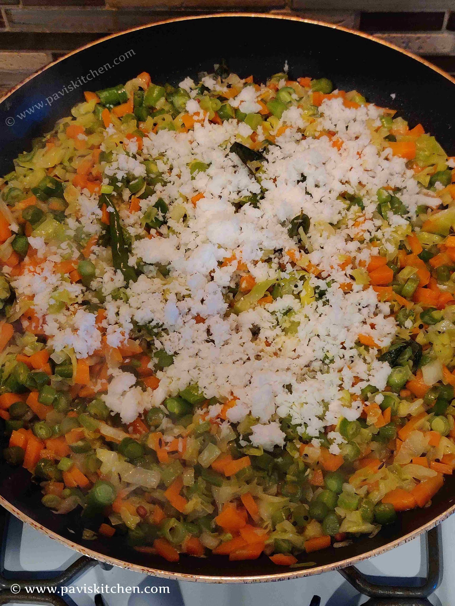 Tri-color poriyal | Carrot beans cabbage poriyal recipe | kalyana veetu ...