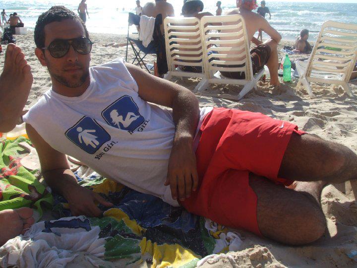 Straight Jock Feet: Hot foot in face...