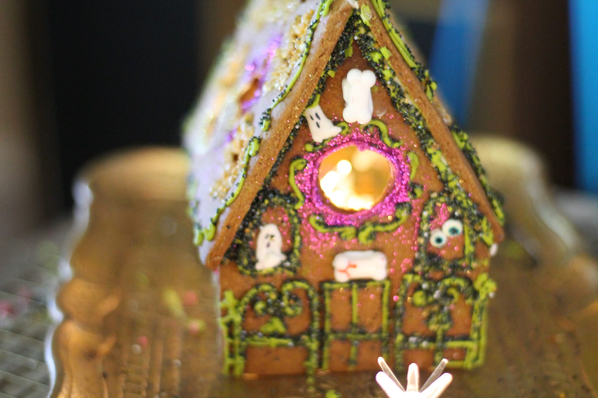 Gingerbread haunted house cookie — The Cookie Couture