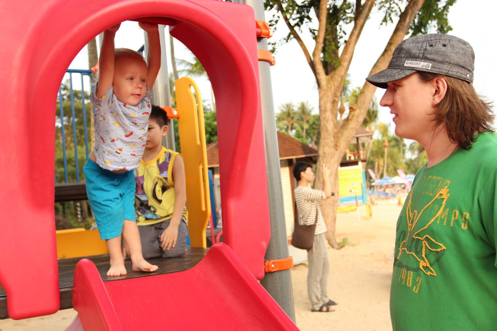 Страна азиатская - Сингапурия: Sentosa, Palawan Beach Children Water ...