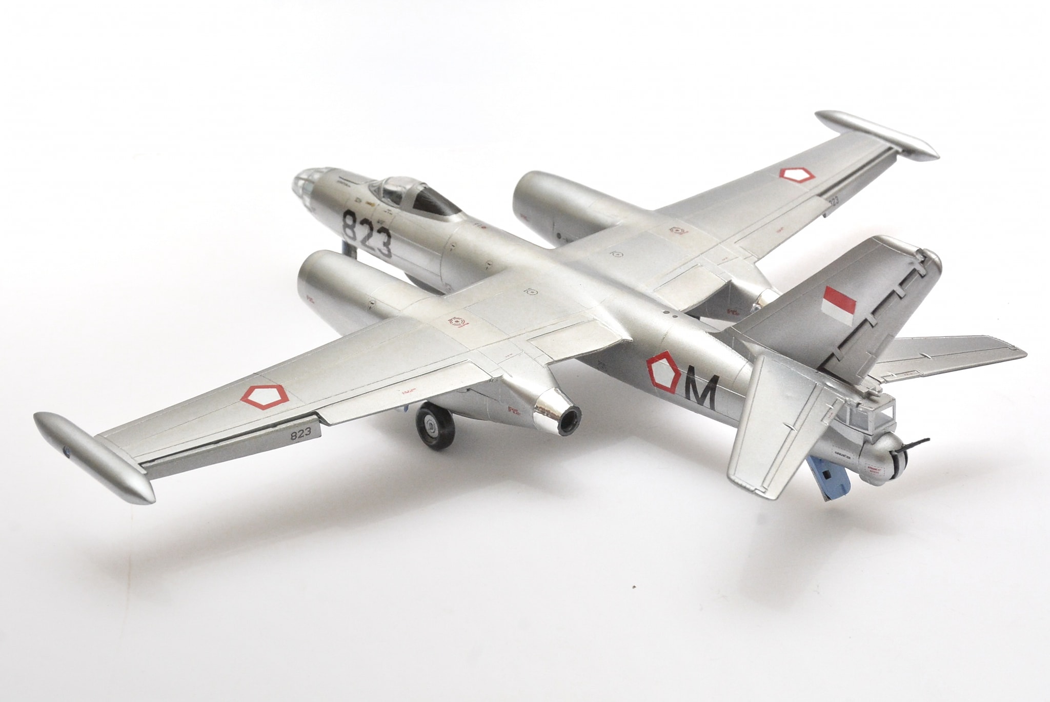 AIRPLANE SCALE MODELKIT: Ilyushin Il-28 Beagle