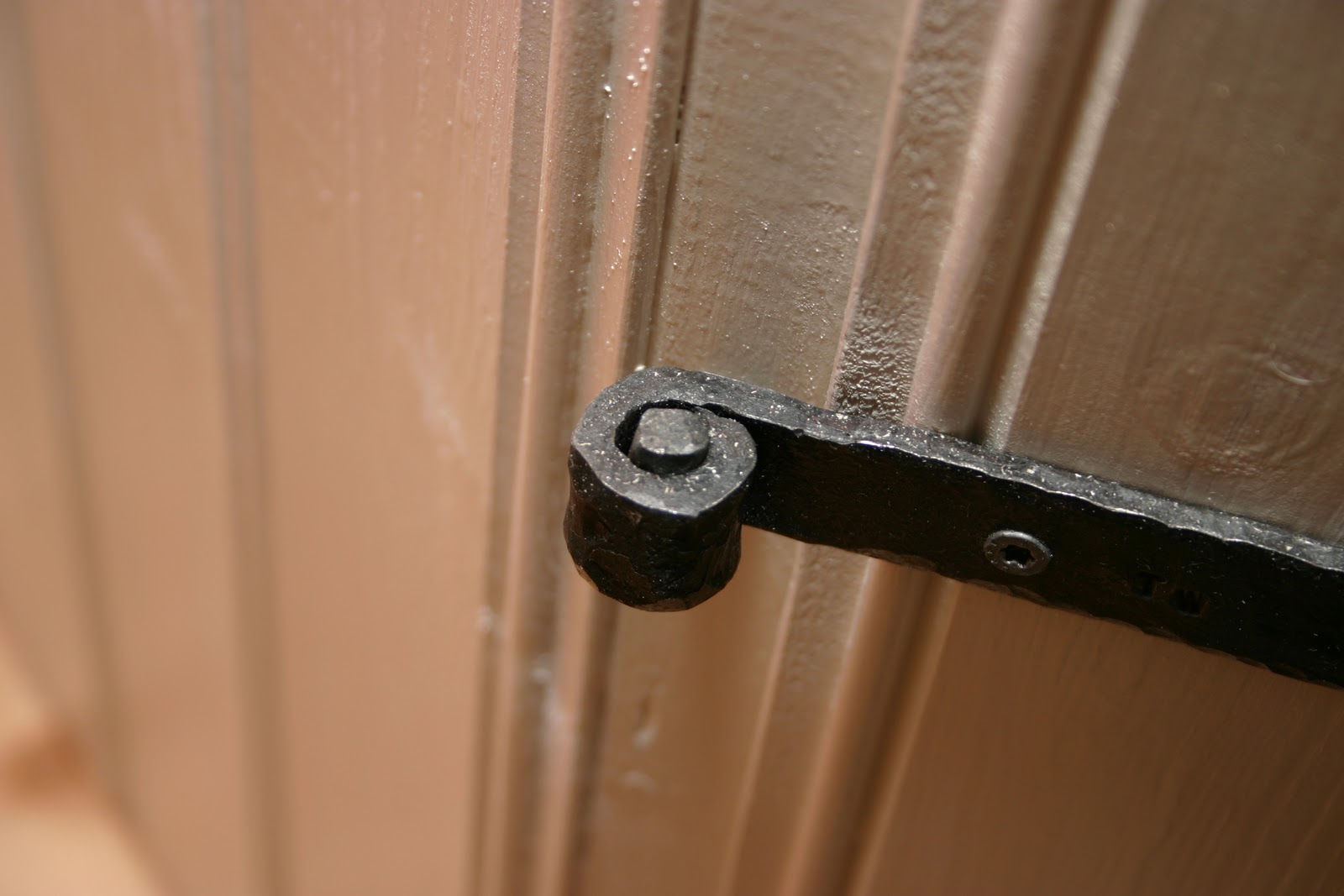 Smedjan: Bygga skafferi och smida beslag (gångjärn & handtag)