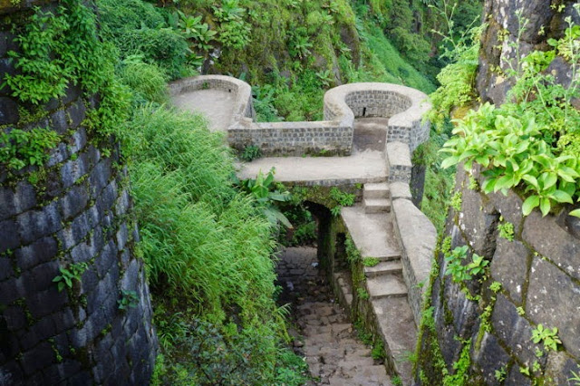 Ideal of Pune the Sinhagad fort - Forts and Treks