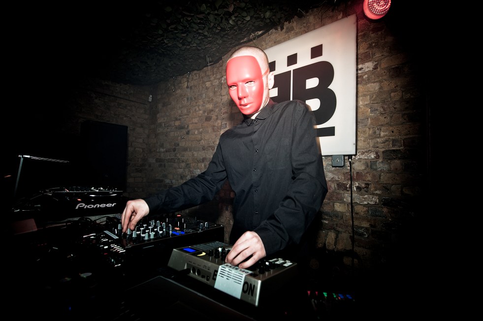 ¡Los DJs y sus mascaras increíbles! - Relecty