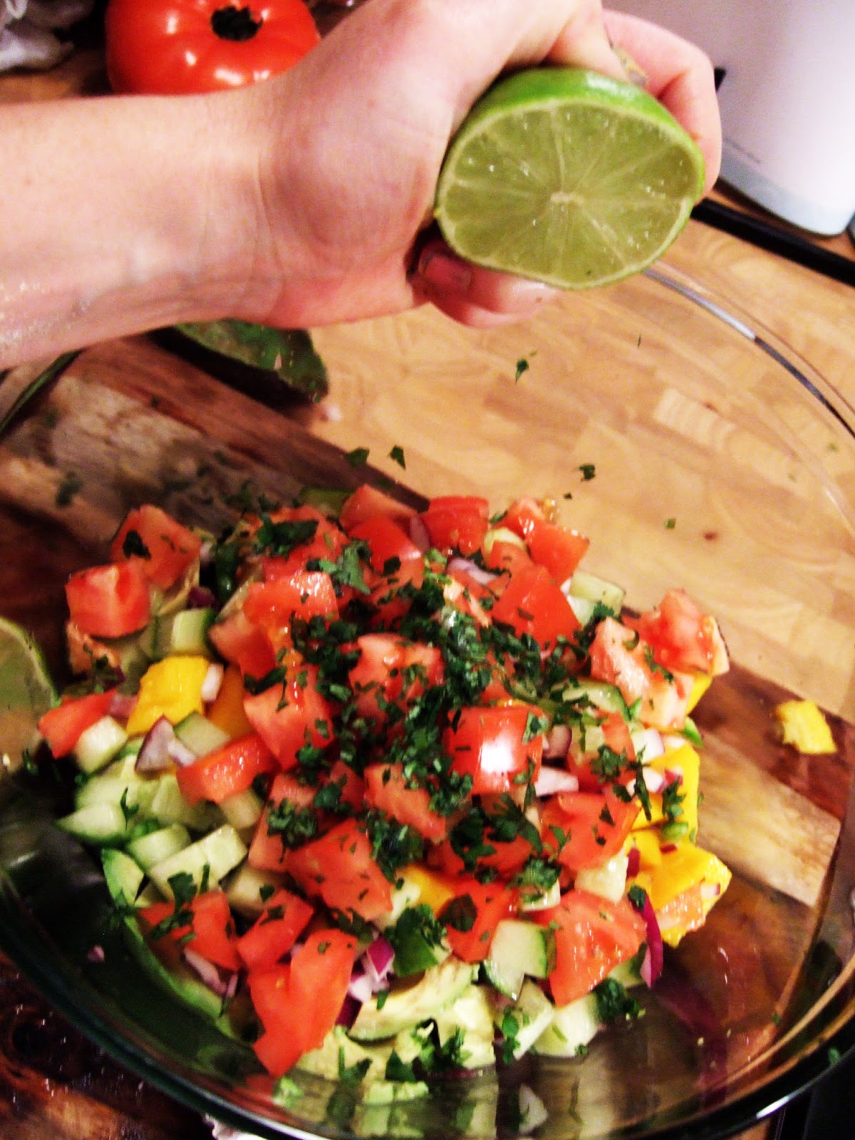 Raw Recipes: AVOCADO MANGO SALSA BOATS!