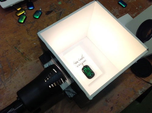 Steve Smith's Jewellery: Photographing jewellery. New home made light box