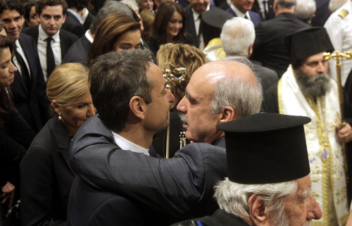 ΠΡΕΖΑ TV ©: Όλη η εγχωρια διαπλοκη παρηλασε στη κηδεια του Κωνσταντινου ...