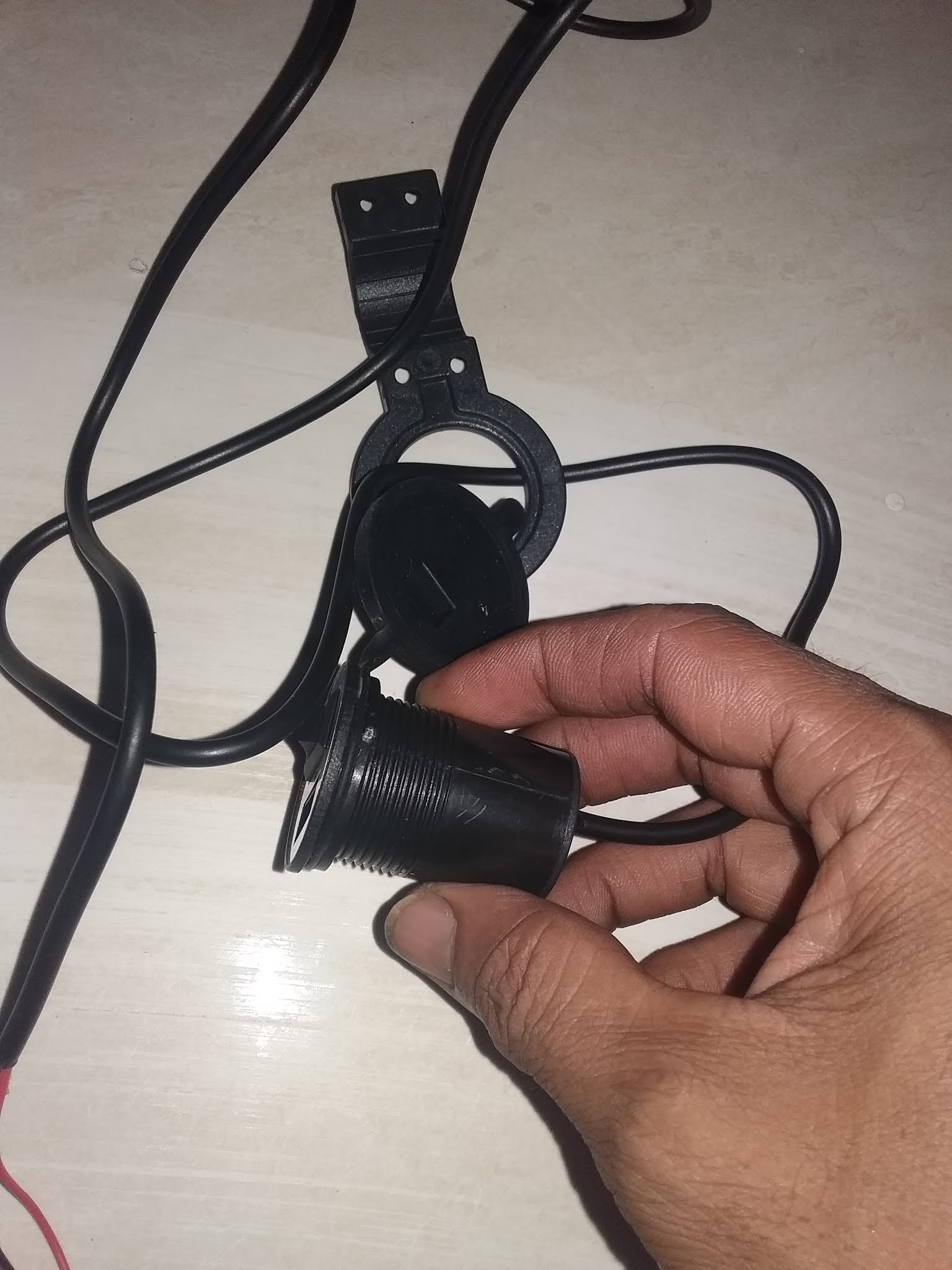 Praktis!!Alat Pengecas Hp Di motor