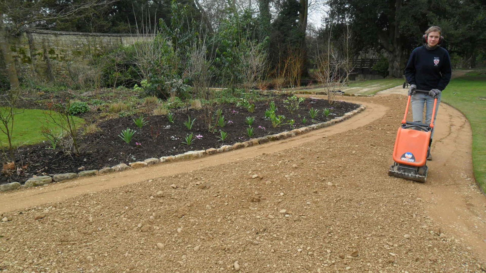 Worcester College Gardeners 2009-2018: Another 6 Tonnes Of Hoggin