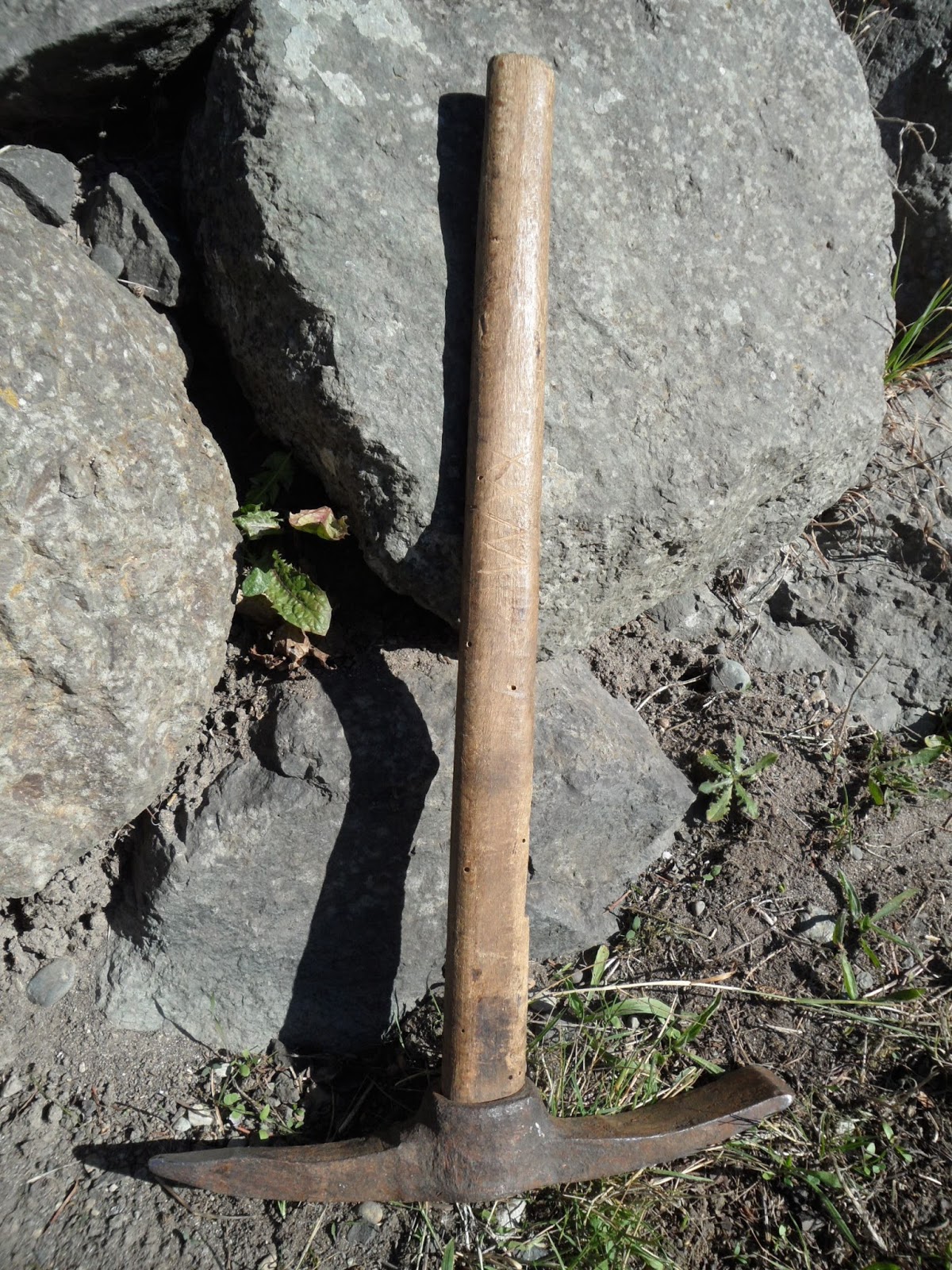 Four Bees: Bulgarian Military Pick-Axe, Pick-Mattock, WW1, WW2, or Cold ...