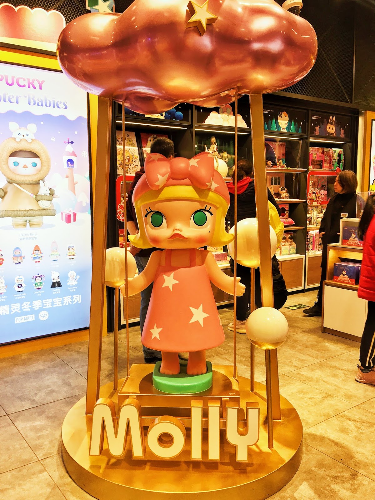 Molly in POP Mart Xiaen Shopping Mall - 廈門萬象城《 Molly