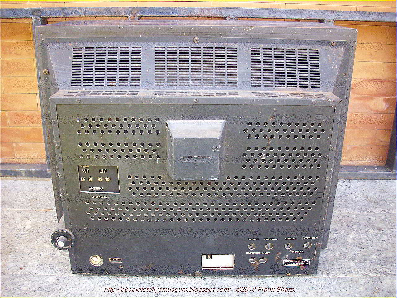 Obsolete Technology Tellye !: CROSLEY (PHILCO) MOD ?? YEAR 1961.