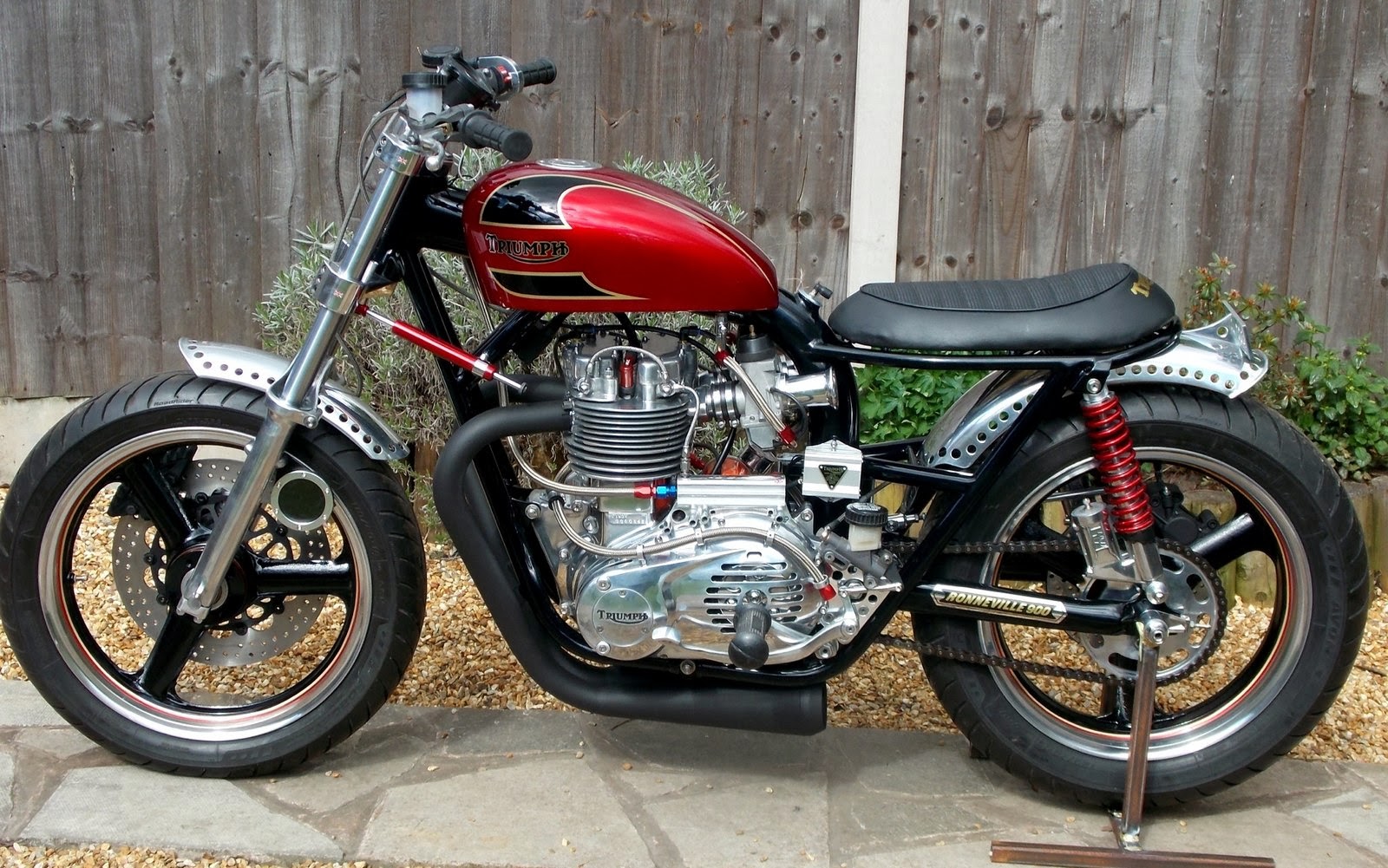 Triumph 1000 working hours - RocketGarage - Cafe Racer Magazine