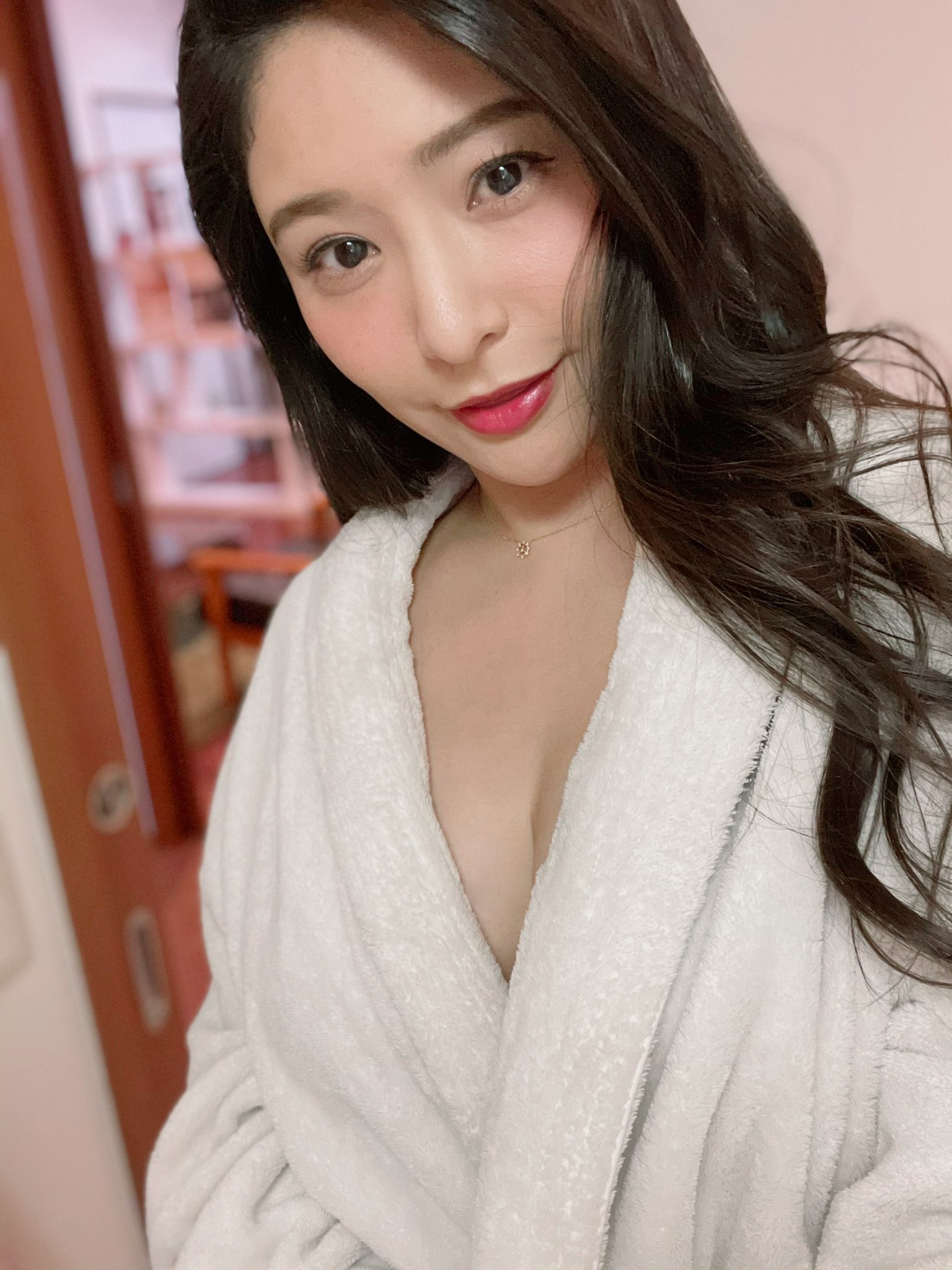 Kumpulan 50+ Foto Model cantik montok Asal Jepang Megu Fujiura (藤浦めぐ) - MALAYA PICT