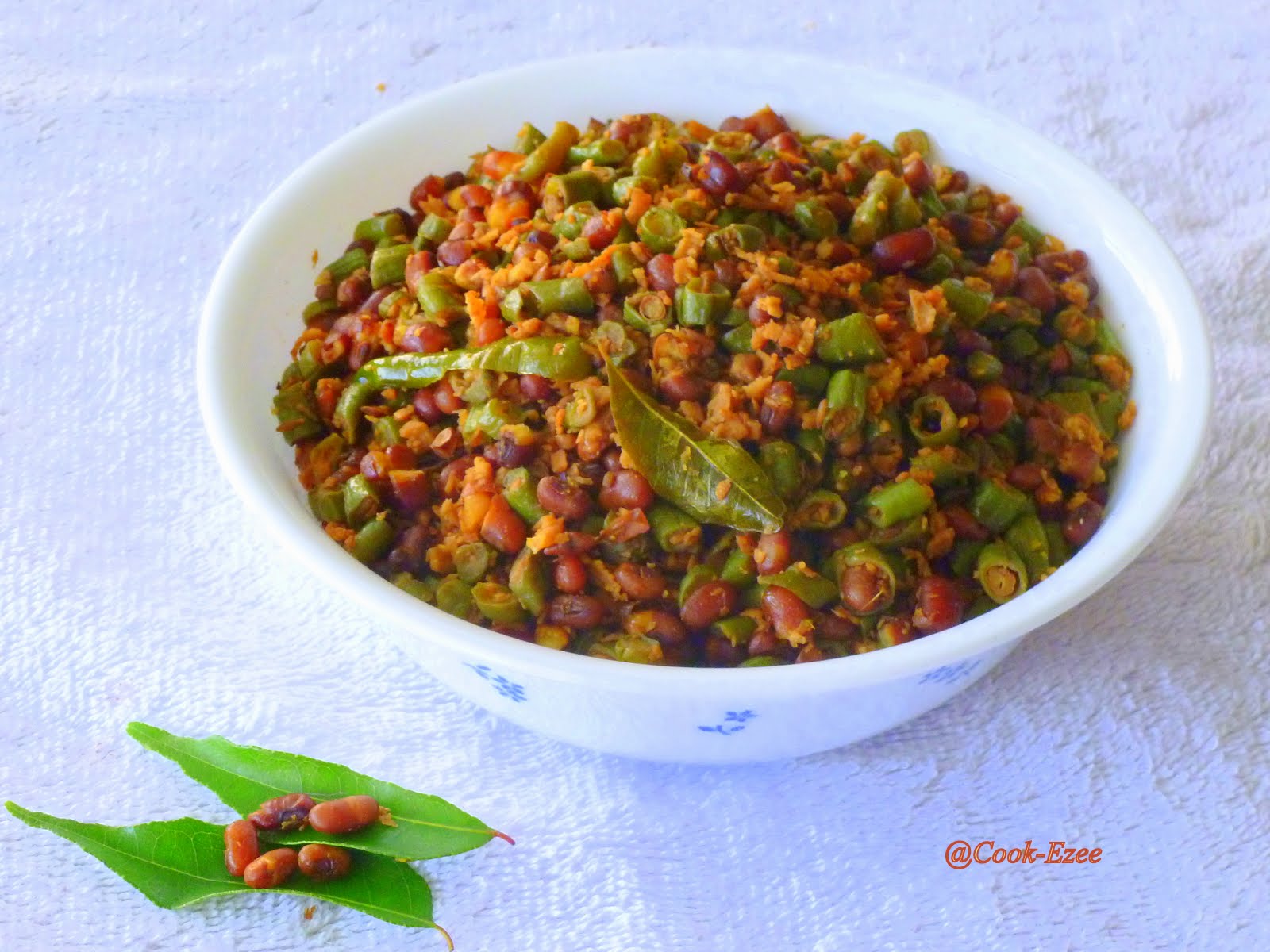 COOK-EZEE: Achinga-Vanpayar Thoran/Red Chori-Yard Long Beans Stir fry ...